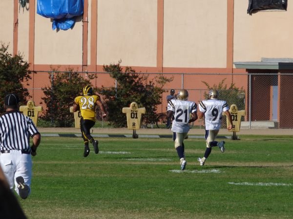 Photo: Mission Bay's Dillon Baxter picked off a fourth-quarter pass and ...
