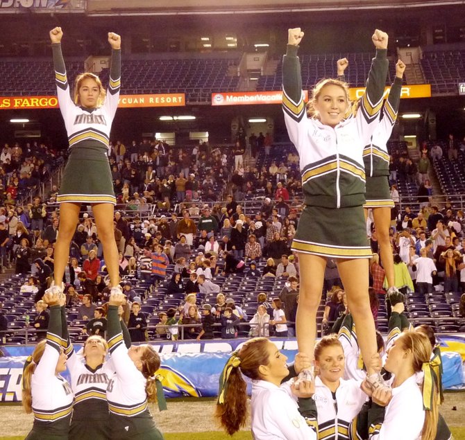 Photo: La Costa Canyon cheerleaders celebrate a Mavericks third-quarter ...