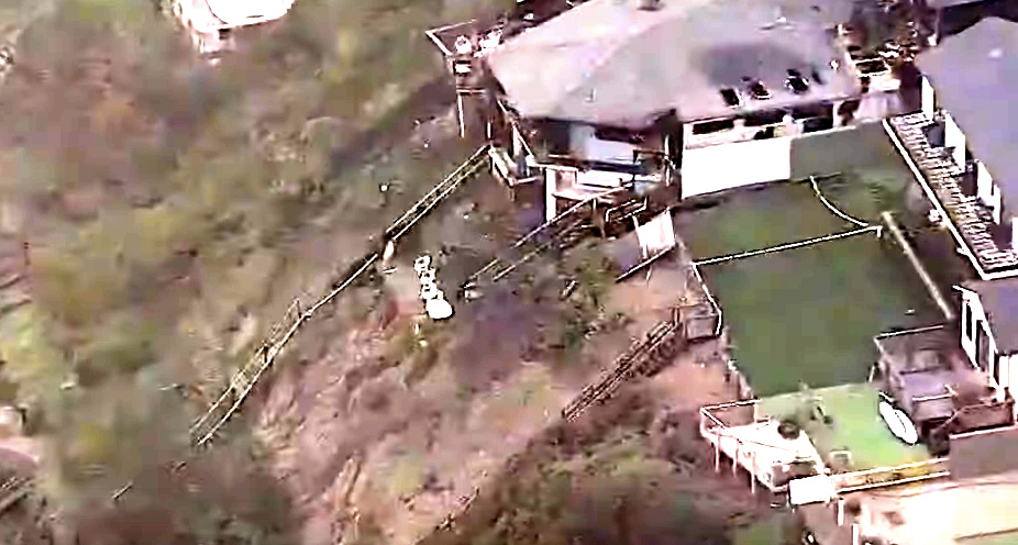 Encinitas blufftop house barely hangs on | San Diego Reader